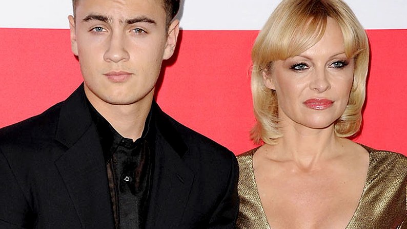 Brandon Thomas Lee, il figlio di Pamela Anderson ha picchiato il padre
